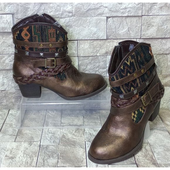 BKE | Shoes | Bke Buckle Womens S Pluto Boots Straps Studded Western ...